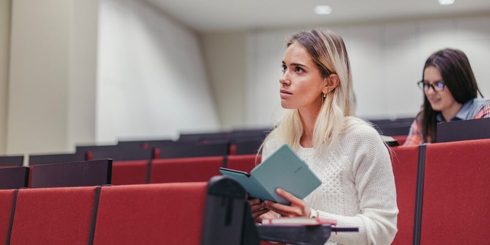 The Death of Boring Lectures: How Tech is Making Learning Interactive - Goglides Dev 🌱